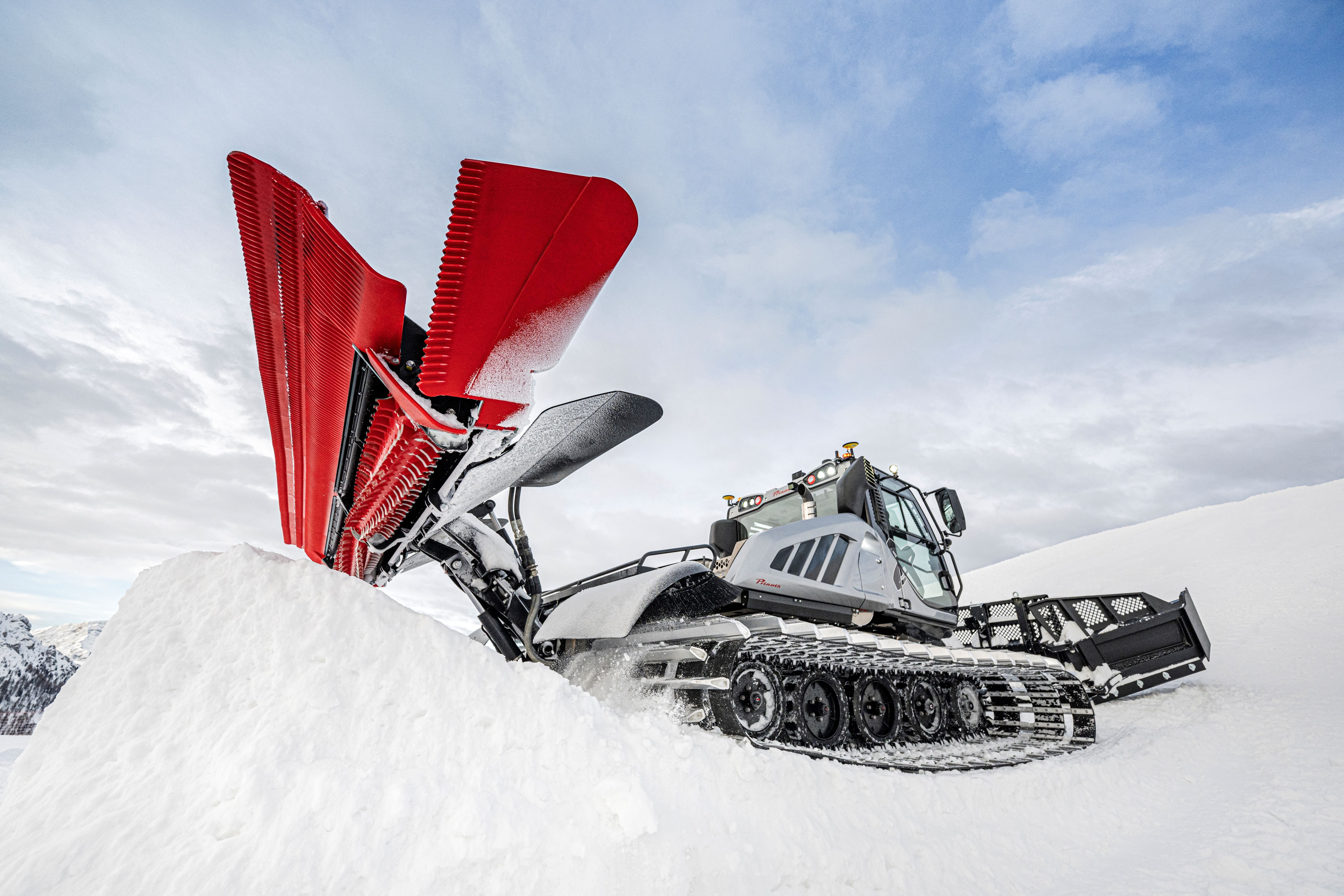 Bison Snow Grommer King of Parks - Prinoth